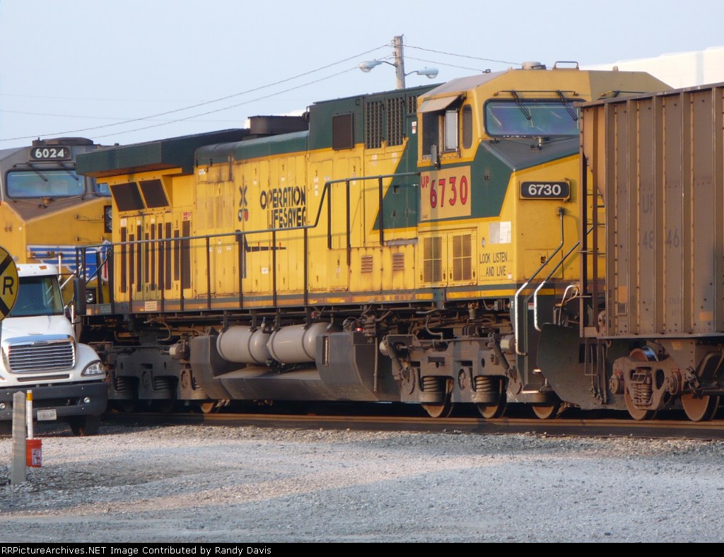 UP 6730 & 6024 (Getting Fuel)